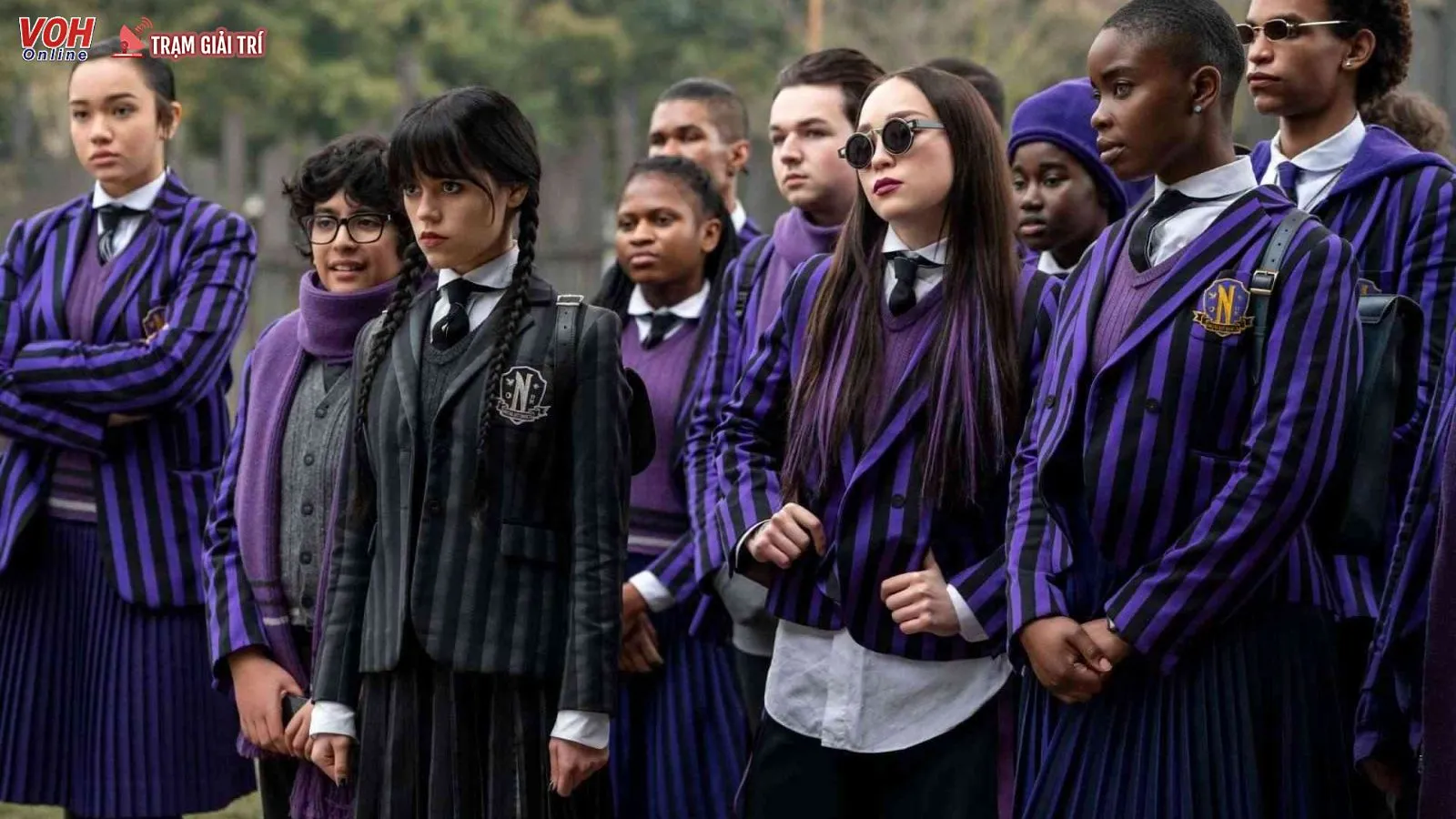 Dàn diễn viên phim Wednesday: Jenna Ortega chuyên trị phim kinh dị, nam ...