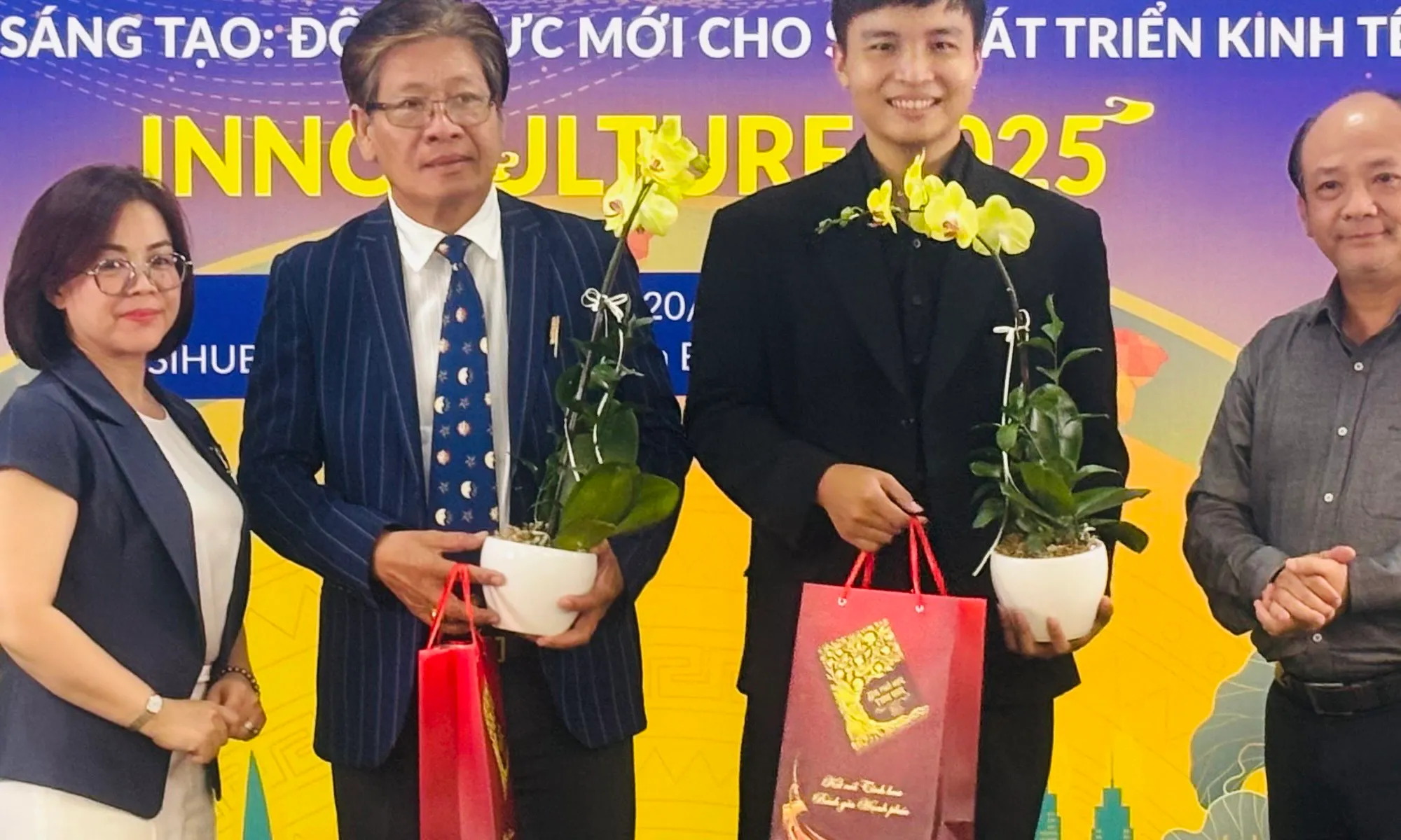 Hội thảo "Công nghiệp - Văn hóa TPHCM: Từ bản sắc tới sáng tạo, động ...