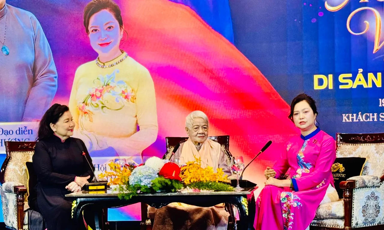 “Áo dài Việt – Di sản trường tồn”